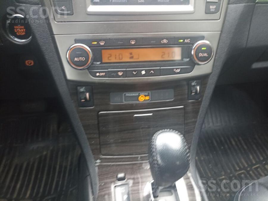 Brown Toyota Avensis 2014 in Riga, with an engine capacity of 2.00 L and mileage of 184 thousand km for 8750 €, photo 8 on AUTOMOTO.COM.LV
