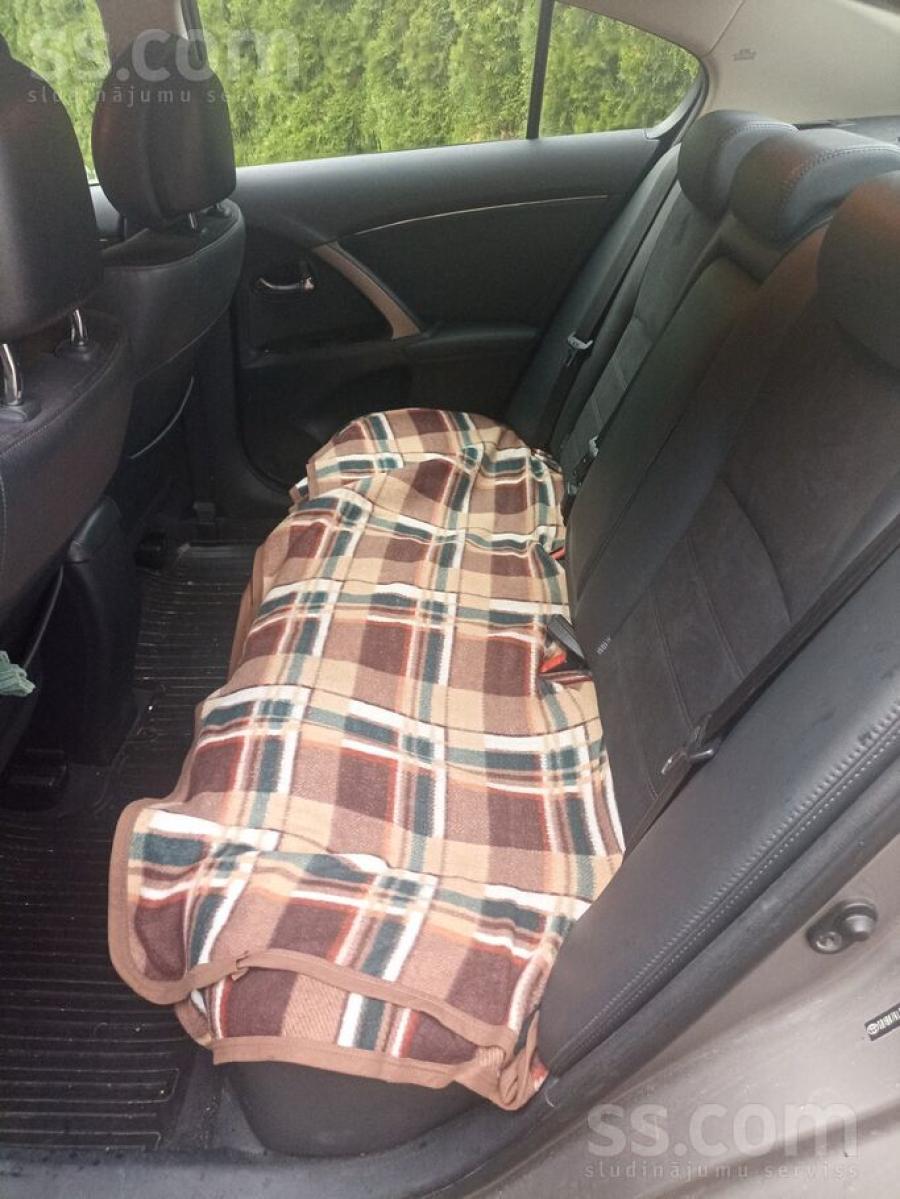Brown Toyota Avensis 2014 in Riga, with an engine capacity of 2.00 L and mileage of 184 thousand km for 8750 €, photo 13 on AUTOMOTO.COM.LV