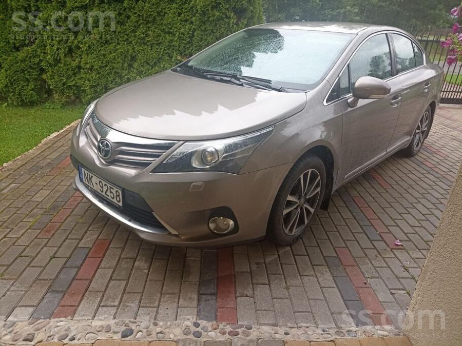 Brown Toyota Avensis 2014 in Riga, with an engine capacity of 2.00 L and mileage of 184 thousand km for 8750 €, photo 14 on AUTOMOTO.COM.LV
