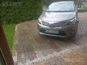 Brown Toyota Avensis 2014 in Riga, with an engine capacity of 2.00 L and mileage of 184 thousand km for 8750 €, photo 15 on AUTOMOTO.COM.LV
