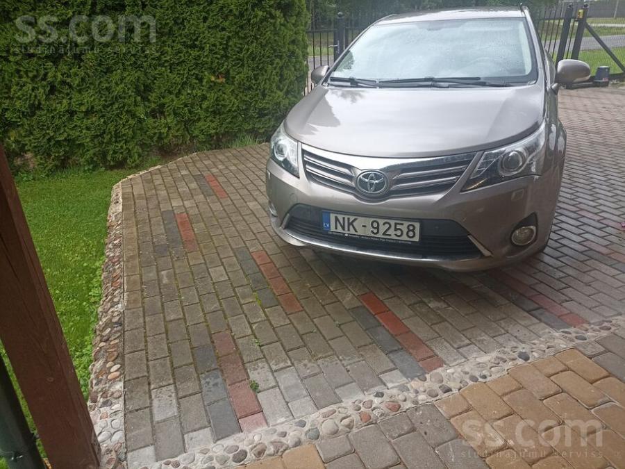 Brown Toyota Avensis 2014 in Riga, with an engine capacity of 2.00 L and mileage of 184 thousand km for 8750 €, photo 15 on AUTOMOTO.COM.LV