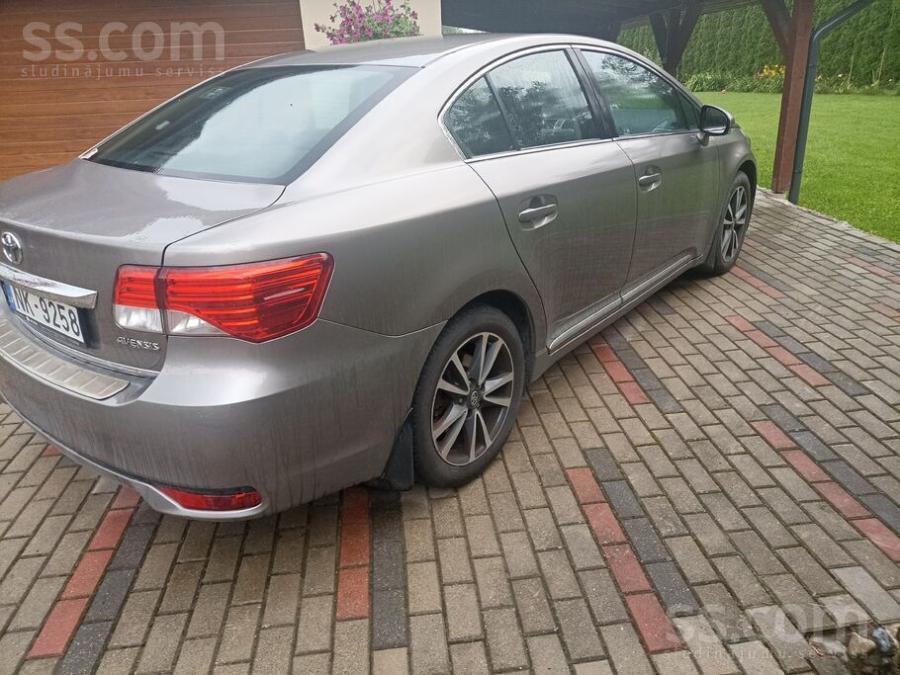 Brown Toyota Avensis 2014 in Riga, with an engine capacity of 2.00 L and mileage of 184 thousand km for 8750 €, photo 17 on AUTOMOTO.COM.LV