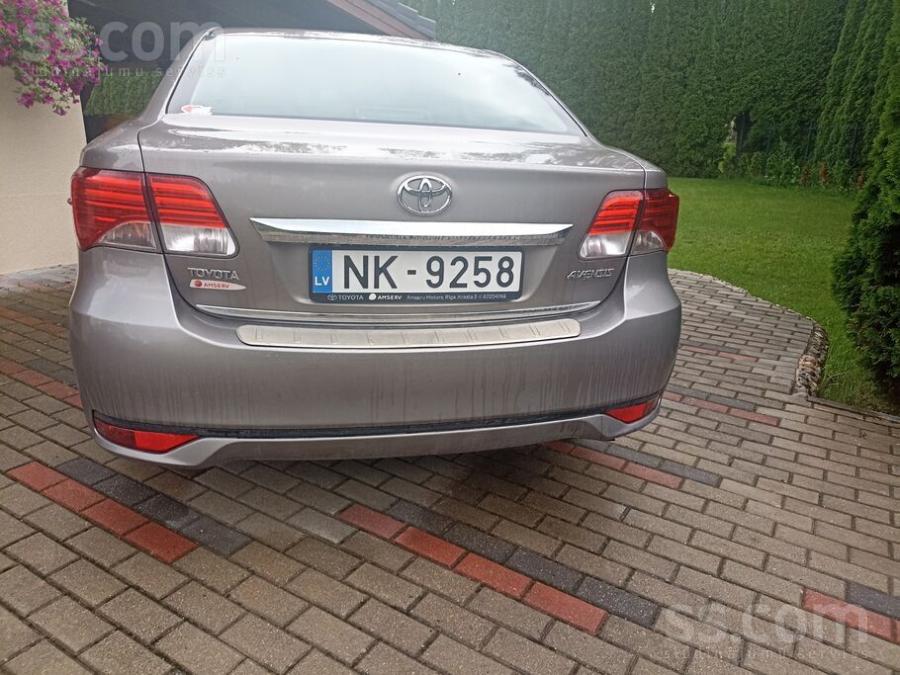 Brown Toyota Avensis 2014 in Riga, with an engine capacity of 2.00 L and mileage of 184 thousand km for 8750 €, photo 18 on AUTOMOTO.COM.LV