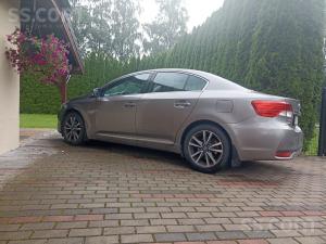 Brown Toyota Avensis 2014 in Riga, with an engine capacity of 2.00 L and mileage of 184 thousand km for 8750 €, photo 19 on AUTOMOTO.COM.LV