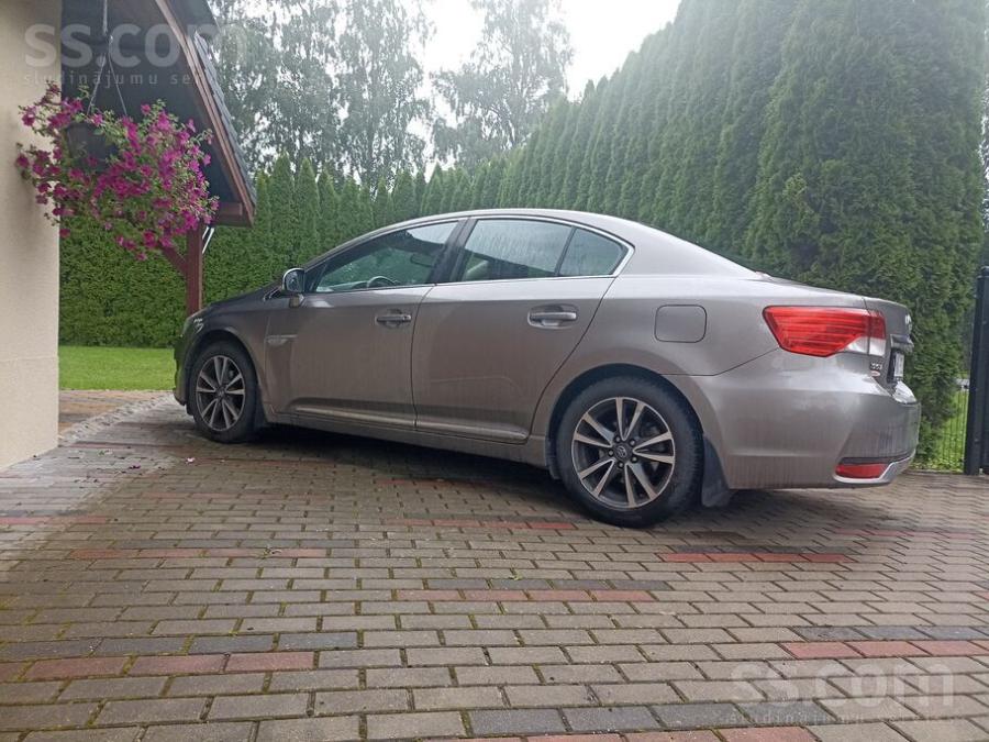 Brown Toyota Avensis 2014 in Riga, with an engine capacity of 2.00 L and mileage of 184 thousand km for 8750 €, photo 19 on AUTOMOTO.COM.LV