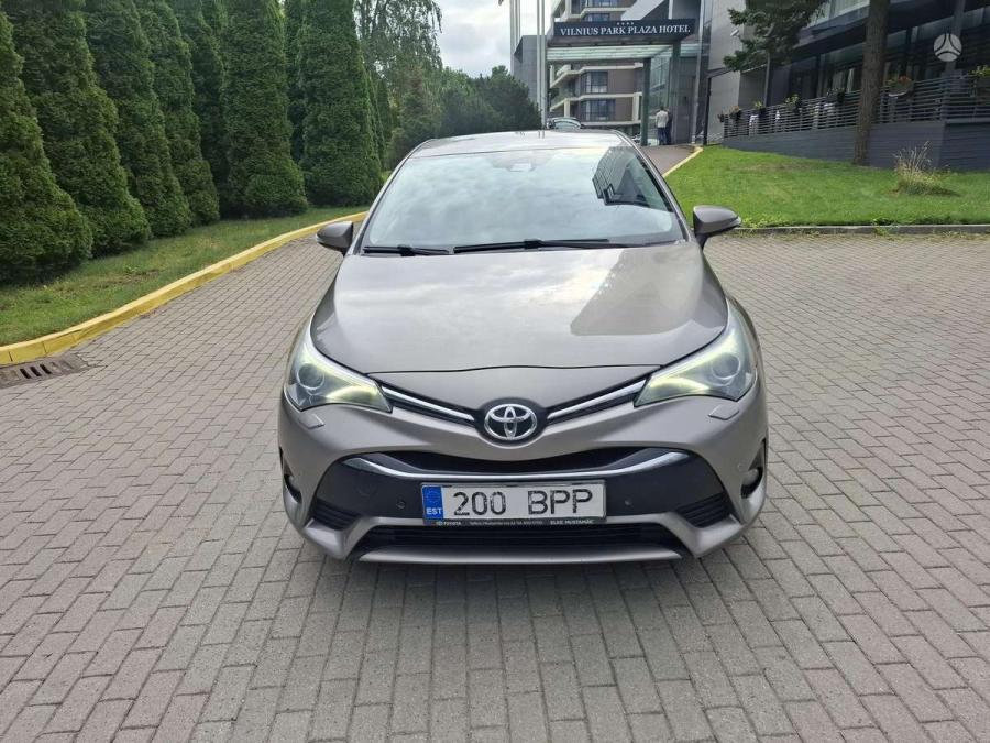 Brown Toyota Avensis 2015 in Vilnius, with an engine capacity of 1.99 L and mileage of 281 thousand km for 8500 €, photo 3 on AUTOMOTO.COM.LV