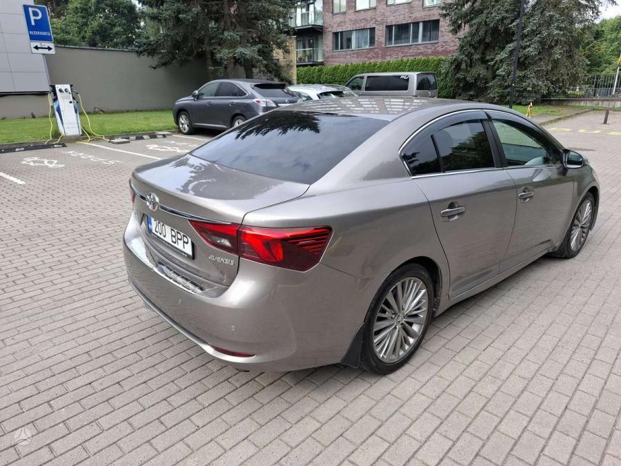 Brown Toyota Avensis 2015 in Vilnius, with an engine capacity of 1.99 L and mileage of 281 thousand km for 8500 €, photo 6 on AUTOMOTO.COM.LV