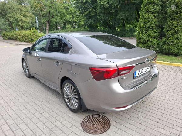 Brown Toyota Avensis 2015 in Vilnius, with an engine capacity of 1.99 L and mileage of 281 thousand km for 8500 €, photo 7 on AUTOMOTO.COM.LV