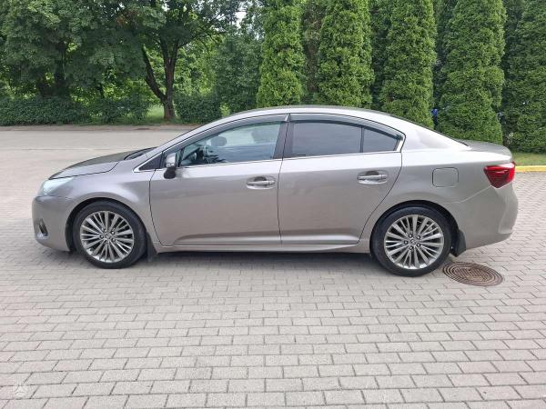 Brown Toyota Avensis 2015 in Vilnius, with an engine capacity of 1.99 L and mileage of 281 thousand km for 8500 €, photo 8 on AUTOMOTO.COM.LV