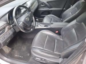 Brown Toyota Avensis 2015 in Vilnius, with an engine capacity of 1.99 L and mileage of 281 thousand km for 8500 €, photo 10 on AUTOMOTO.COM.LV