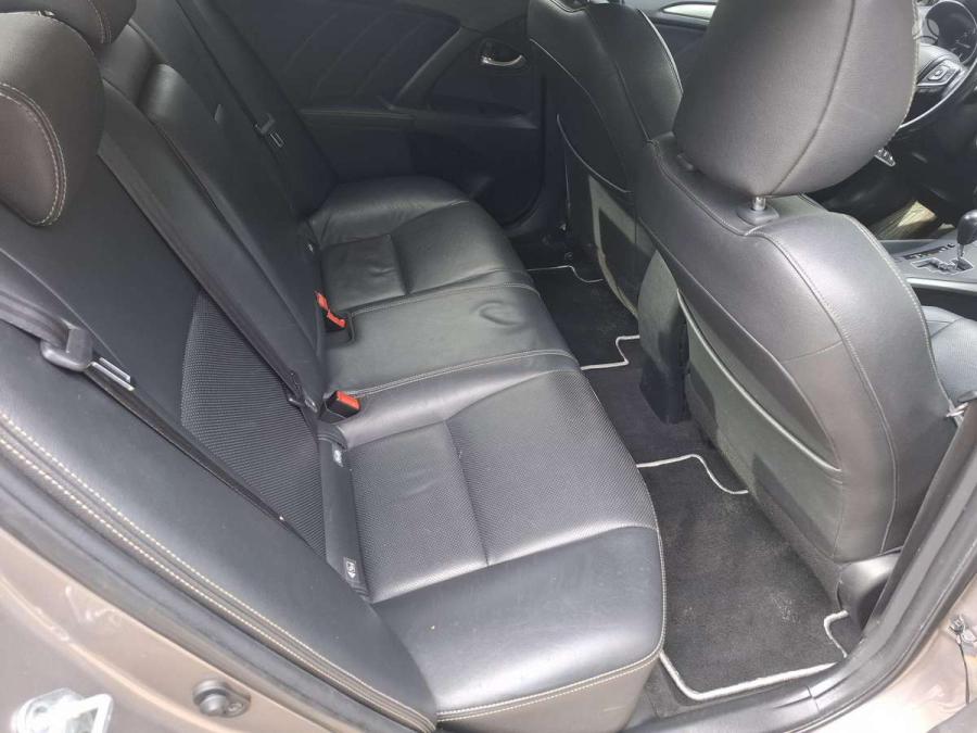 Brown Toyota Avensis 2015 in Vilnius, with an engine capacity of 1.99 L and mileage of 281 thousand km for 8500 €, photo 13 on AUTOMOTO.COM.LV