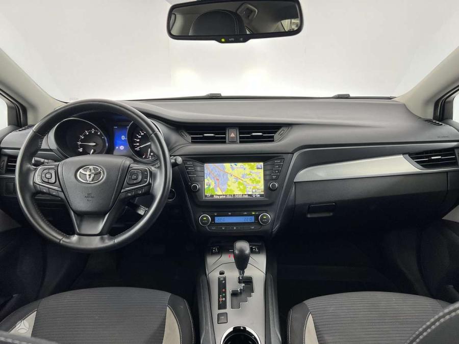 Brown Toyota Avensis 2015 in Vilnius, with an engine capacity of 1.99 L and mileage of 148 thousand km for 11900 €, photo 8 on AUTOMOTO.COM.LV