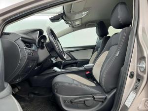 Brown Toyota Avensis 2015 in Vilnius, with an engine capacity of 1.99 L and mileage of 148 thousand km for 11900 €, photo 11 on AUTOMOTO.COM.LV