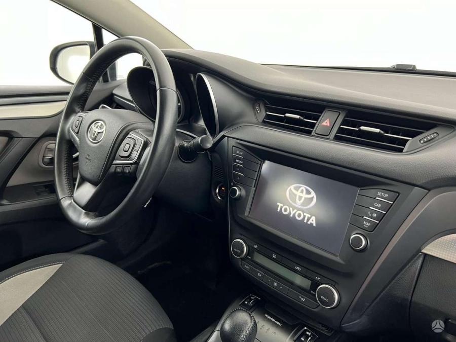 Brown Toyota Avensis 2015 in Vilnius, with an engine capacity of 1.99 L and mileage of 148 thousand km for 11900 €, photo 14 on AUTOMOTO.COM.LV