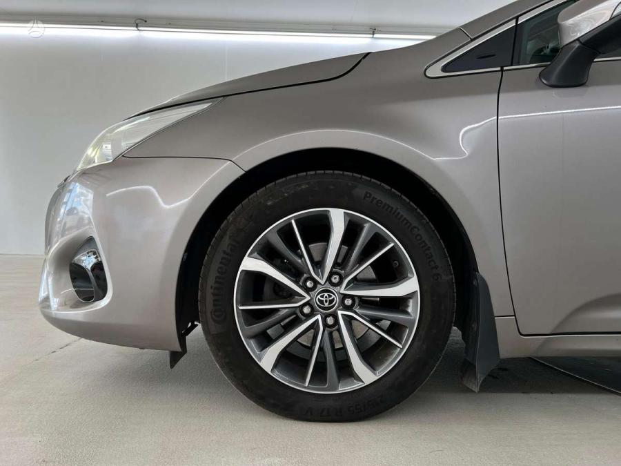 Brown Toyota Avensis 2015 in Vilnius, with an engine capacity of 1.99 L and mileage of 148 thousand km for 11900 €, photo 15 on AUTOMOTO.COM.LV