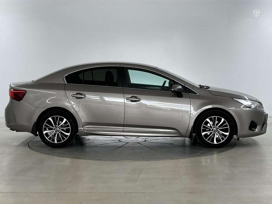 Brown Toyota Avensis 2015 in Vilnius, with an engine capacity of 1.99 L and mileage of 148 thousand km for 11900 €, photo 16 on AUTOMOTO.COM.LV
