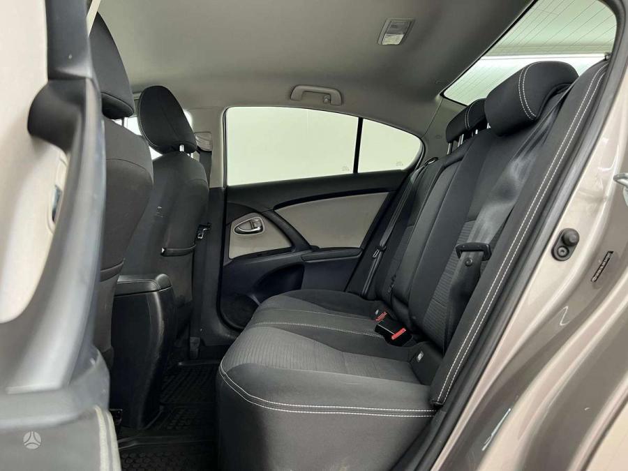 Brown Toyota Avensis 2015 in Vilnius, with an engine capacity of 1.99 L and mileage of 148 thousand km for 11900 €, photo 19 on AUTOMOTO.COM.LV