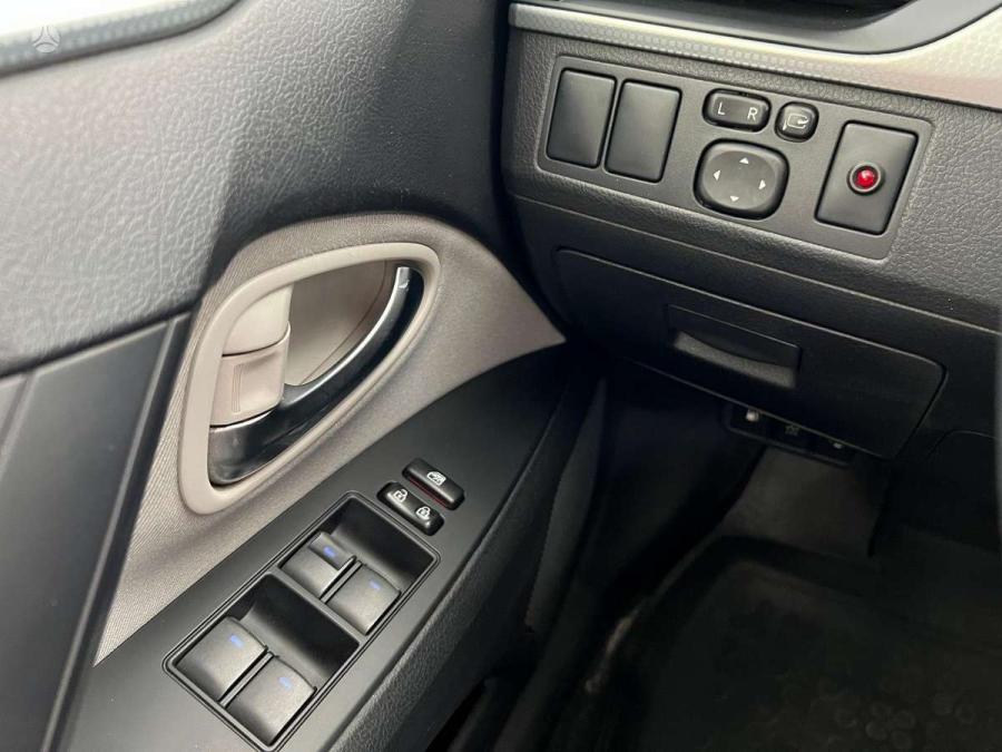 Brown Toyota Avensis 2015 in Vilnius, with an engine capacity of 1.99 L and mileage of 148 thousand km for 11900 €, photo 23 on AUTOMOTO.COM.LV