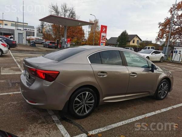 Brown Toyota Avensis 2016 in Riga, with an engine capacity of 1.80 L and mileage of 87 thousand km for 12000 €, photo 2 on AUTOMOTO.COM.LV