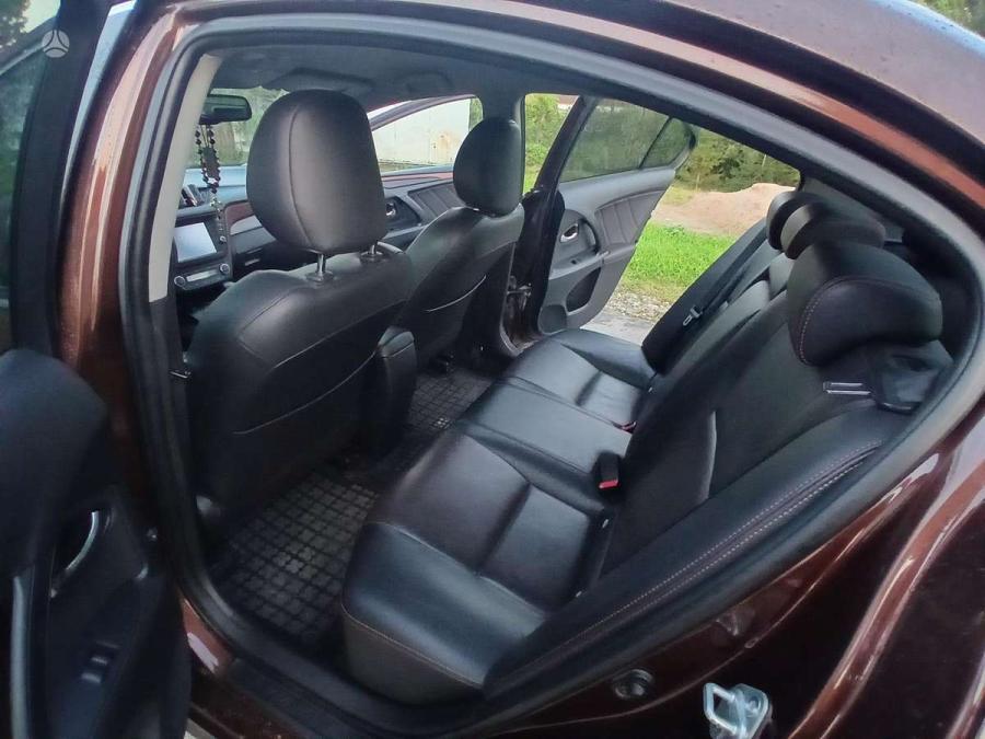 Brown Toyota Avensis 2016 in Kursenai, with an engine capacity of 1.80 L and mileage of 223 thousand km for 9200 €, photo 6 on AUTOMOTO.COM.LV