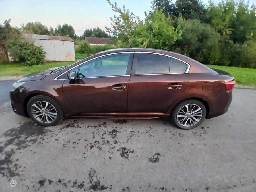 Brown Toyota Avensis 2016 in Kursenai, with an engine capacity of 1.80 L and mileage of 223 thousand km for 9200 €, photo 7 on AUTOMOTO.COM.LV