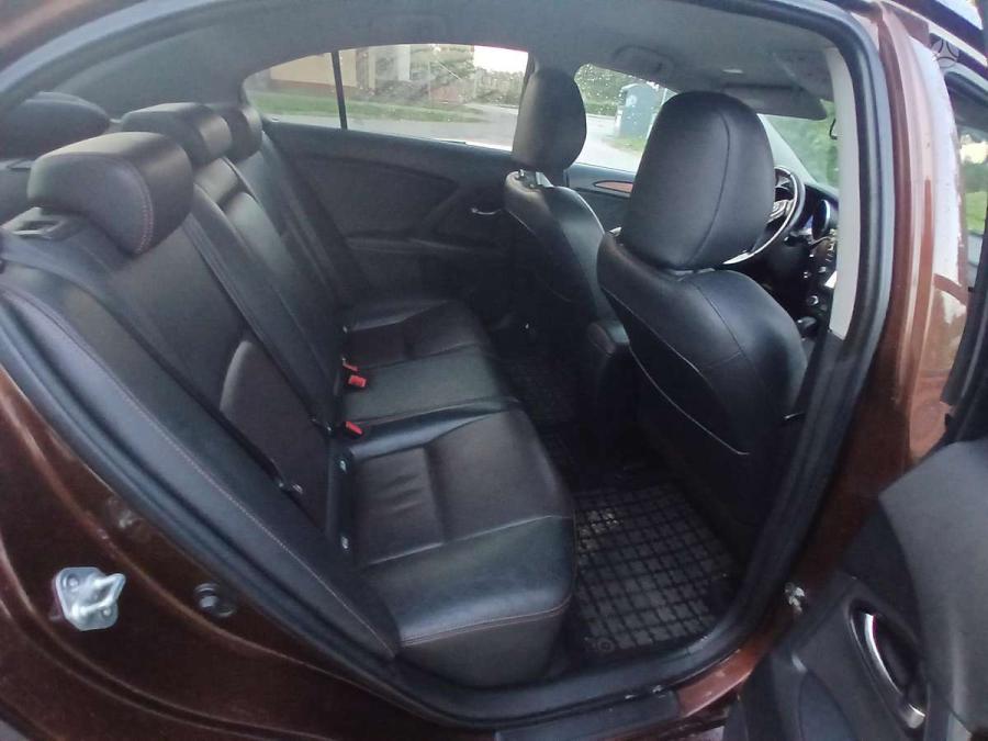 Brown Toyota Avensis 2016 in Kursenai, with an engine capacity of 1.80 L and mileage of 223 thousand km for 9200 €, photo 10 on AUTOMOTO.COM.LV