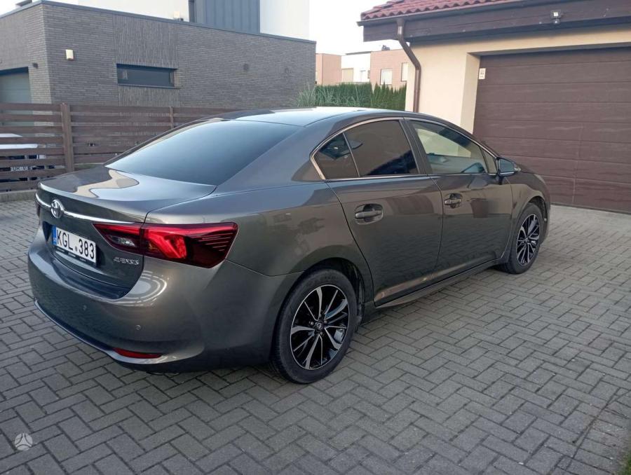 Brown Toyota Avensis 2018 in Klaipeda, with an engine capacity of 1.80 L and mileage of 108 thousand km for 13800 €, photo 3 on AUTOMOTO.COM.LV