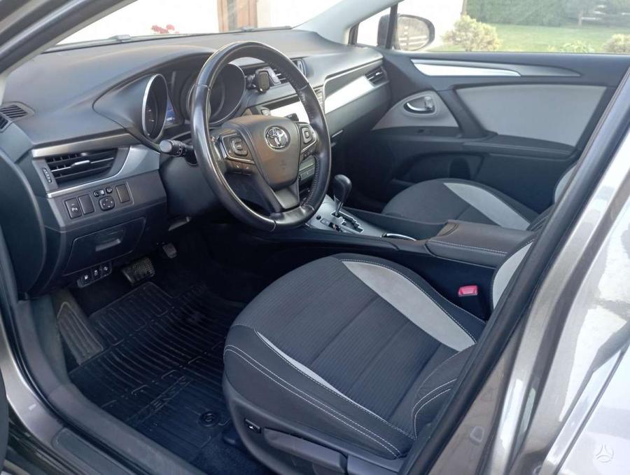 Brown Toyota Avensis 2018 in Klaipeda, with an engine capacity of 1.80 L and mileage of 108 thousand km for 13800 €, photo 4 on AUTOMOTO.COM.LV