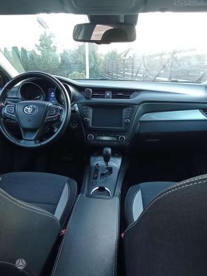 Brown Toyota Avensis 2018 in Klaipeda, with an engine capacity of 1.80 L and mileage of 108 thousand km for 13800 €, photo 5 on AUTOMOTO.COM.LV