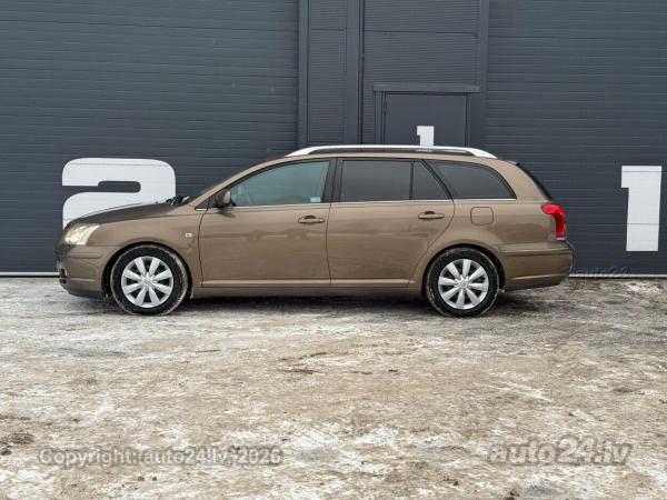 Brown Toyota Avensis 2005 in Tallinn, with an engine capacity of 1.80 L and mileage of 298 thousand km for 2499 €, photo 4 on AUTOMOTO.COM.LV