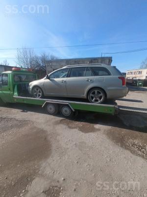 Brūns Toyota Avensis 2005 Rīga, ar dzinēja tilpumu 2.20 L un nobraukumu 311 tūkst. km par 600 €, foto  vietnē AUTOMOTO.COM.LV