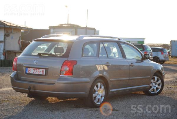 Brown Toyota Avensis 2006 in Riga, with an engine capacity of 1.80 L and mileage of 205 thousand km for 2790 €, photo 2 on AUTOMOTO.COM.LV