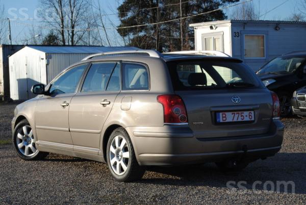 Brown Toyota Avensis 2006 in Riga, with an engine capacity of 1.80 L and mileage of 205 thousand km for 2790 €, photo 3 on AUTOMOTO.COM.LV