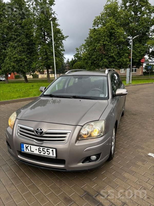 Brown Toyota Avensis 2006 in Jelgava, with an engine capacity of 2.20 L and mileage of 253 thousand km for 1950 €, photo 1 on AUTOMOTO.COM.LV