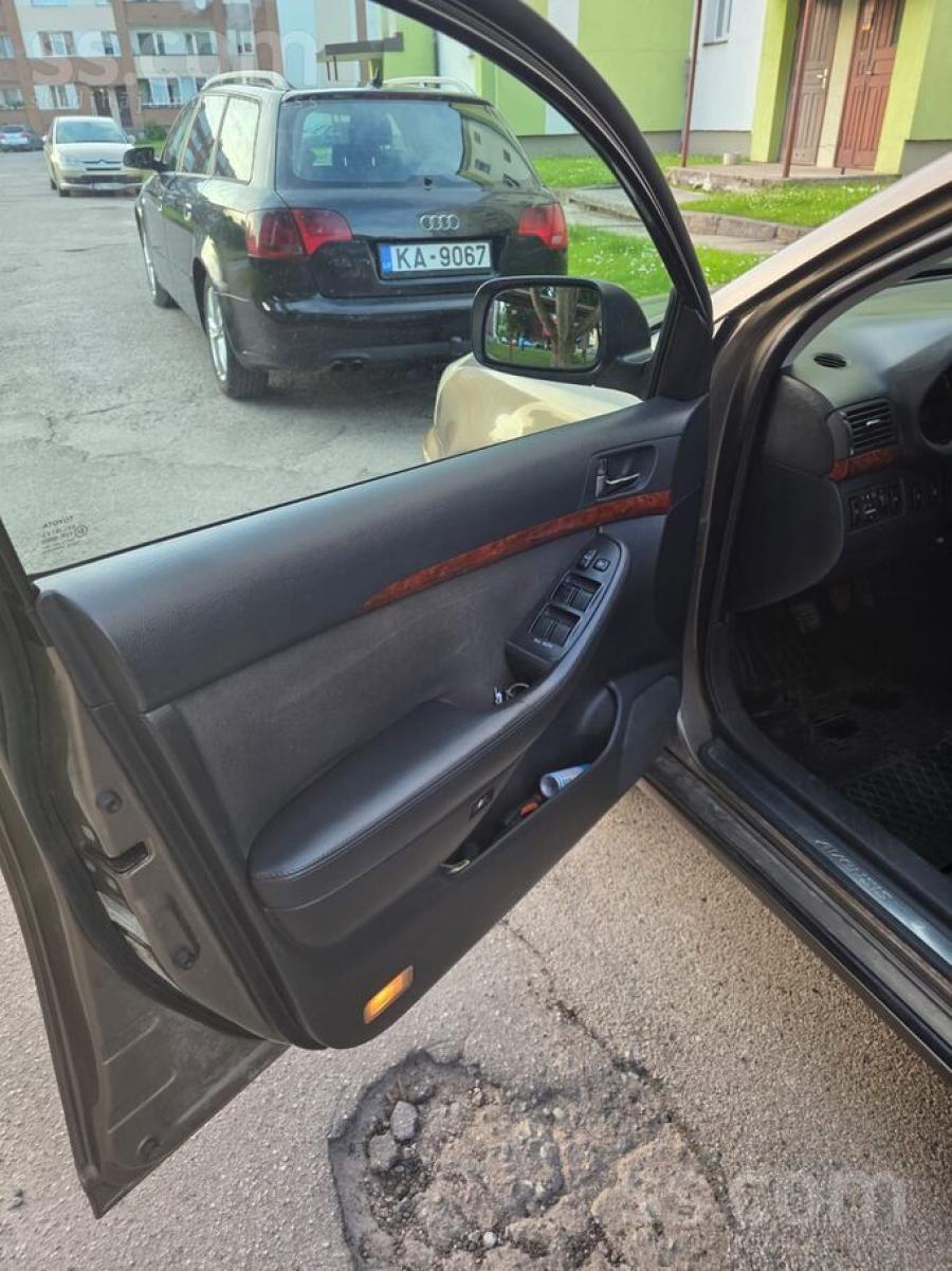 Brown Toyota Avensis 2006 in Jelgava, with an engine capacity of 2.00 L and mileage of 380 thousand km for 600 €, photo 9 on AUTOMOTO.COM.LV