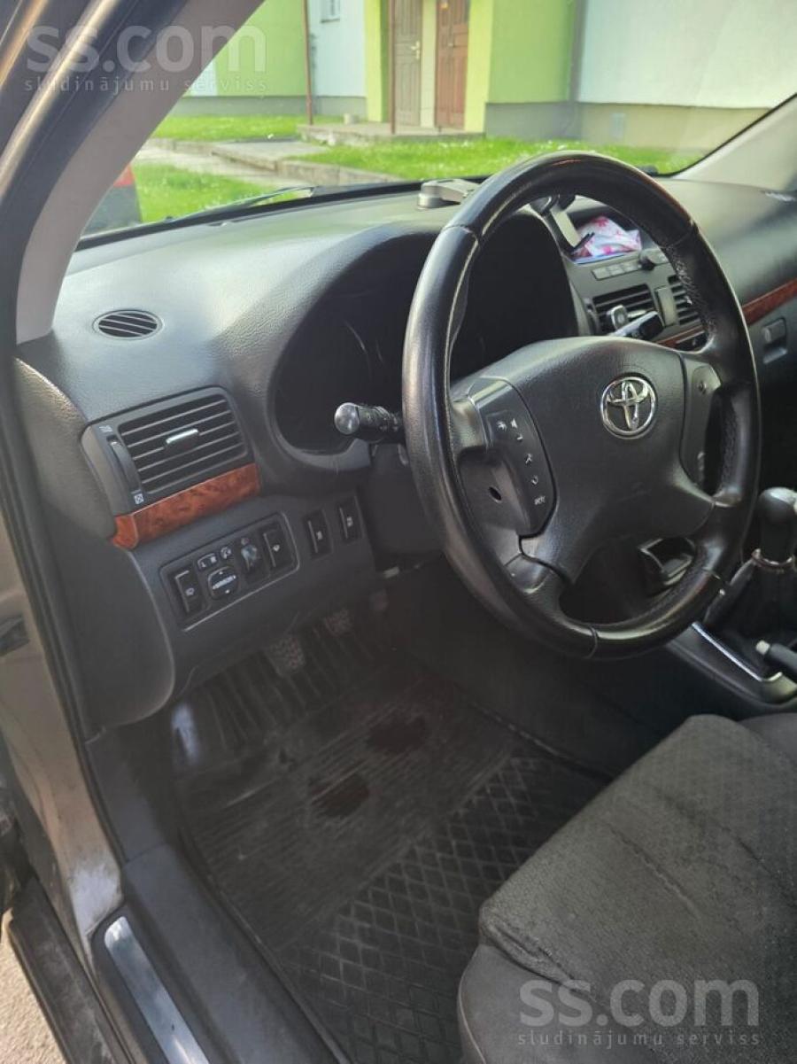 Brown Toyota Avensis 2006 in Jelgava, with an engine capacity of 2.00 L and mileage of 380 thousand km for 600 €, photo 10 on AUTOMOTO.COM.LV