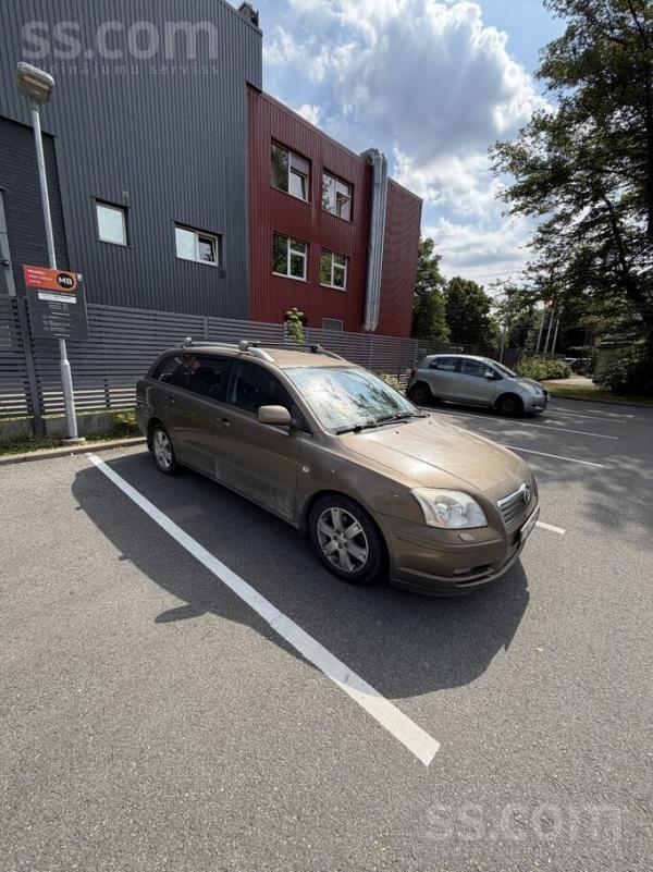 Brown Toyota Avensis 2006 in Riga, with an engine capacity of 1.80 L and mileage of 345 thousand km for 1700 €, photo 1 on AUTOMOTO.COM.LV