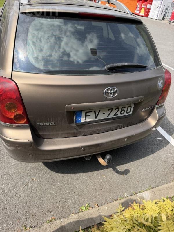 Brown Toyota Avensis 2006 in Riga, with an engine capacity of 1.80 L and mileage of 345 thousand km for 1700 €, photo 4 on AUTOMOTO.COM.LV