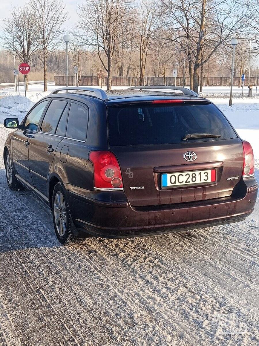 Brūns Toyota Avensis 2008 Akmenė, ar dzinēja tilpumu 1.80 L un nobraukumu 231 tūkst. km par 2800 €, foto 3 vietnē AUTOMOTO.COM.LV