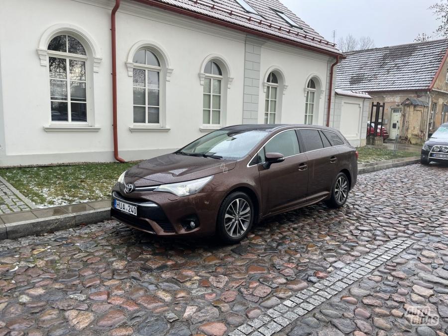Brown Toyota Avensis 2015 in Kaunas, with an engine capacity of 1.80 L and mileage of 265 thousand km for 10200 €, photo 1 on AUTOMOTO.COM.LV
