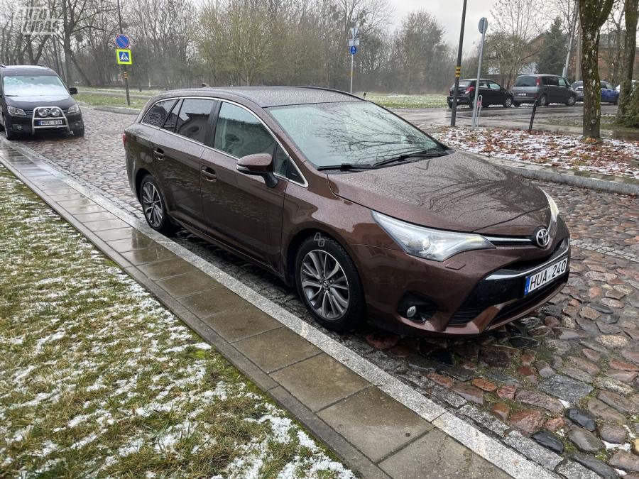 Brown Toyota Avensis 2015 in Kaunas, with an engine capacity of 1.80 L and mileage of 265 thousand km for 10200 €, photo 4 on AUTOMOTO.COM.LV