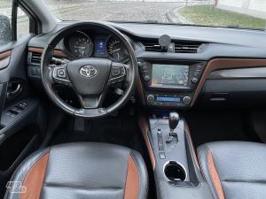 Brown Toyota Avensis 2015 in Kaunas, with an engine capacity of 1.80 L and mileage of 265 thousand km for 10200 €, photo 7 on AUTOMOTO.COM.LV