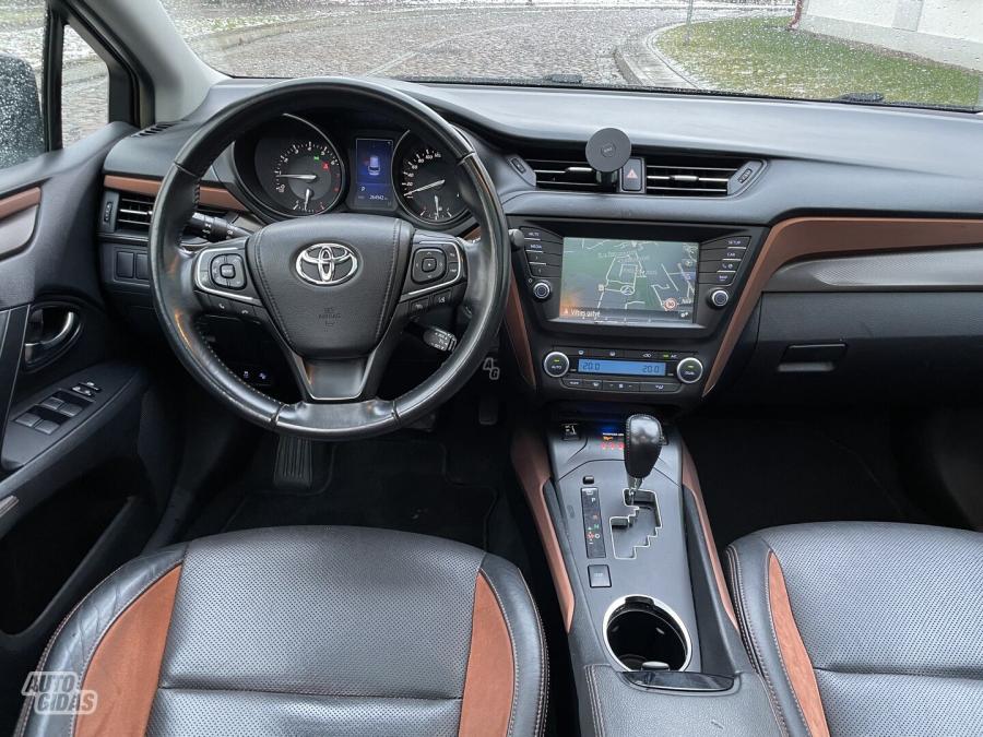 Brown Toyota Avensis 2015 in Kaunas, with an engine capacity of 1.80 L and mileage of 265 thousand km for 10200 €, photo 7 on AUTOMOTO.COM.LV