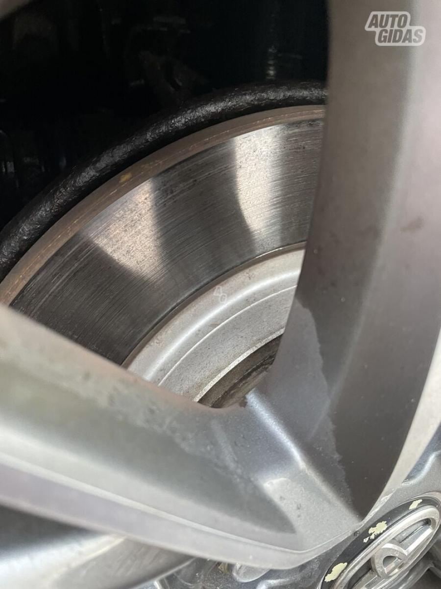 Brown Toyota Avensis 2015 in Kaunas, with an engine capacity of 1.80 L and mileage of 265 thousand km for 10200 €, photo 16 on AUTOMOTO.COM.LV