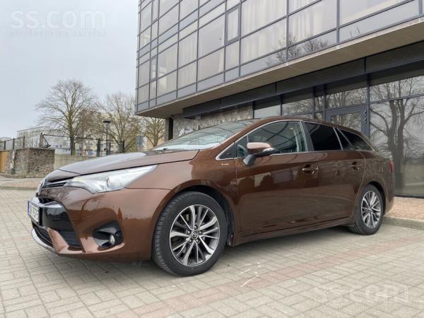 Brown Toyota Avensis 2015 in Liepaja, with an engine capacity of 2.00 L and mileage of 192 thousand km for 8550 €, photo 3 on AUTOMOTO.COM.LV