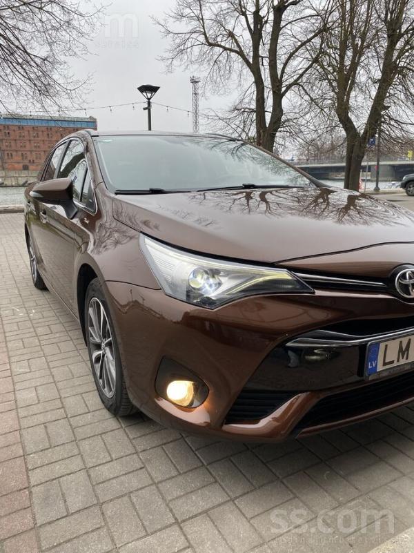 Brown Toyota Avensis 2015 in Liepaja, with an engine capacity of 2.00 L and mileage of 192 thousand km for 8550 €, photo 9 on AUTOMOTO.COM.LV