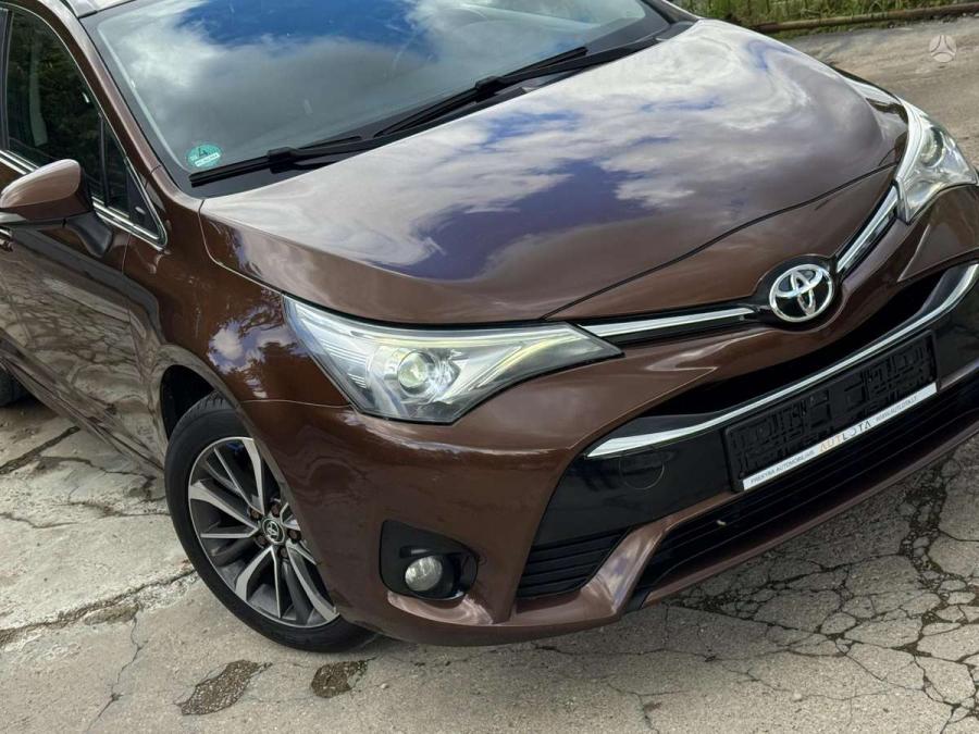 Brūns Toyota Avensis 2015 Viļņa, ar dzinēja tilpumu 2.00 L un nobraukumu 285 tūkst. km par 8500 €, foto 3 vietnē AUTOMOTO.COM.LV