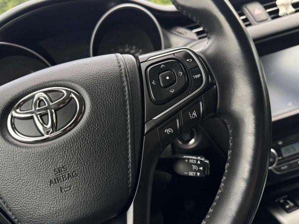 Brown Toyota Avensis 2015 in Vilnius, with an engine capacity of 2.00 L and mileage of 285 thousand km for 8500 €, photo 8 on AUTOMOTO.COM.LV