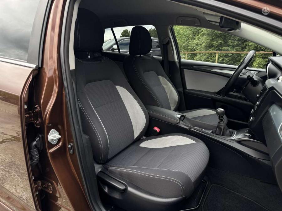 Brūns Toyota Avensis 2015 Viļņa, ar dzinēja tilpumu 2.00 L un nobraukumu 285 tūkst. km par 8500 €, foto 10 vietnē AUTOMOTO.COM.LV