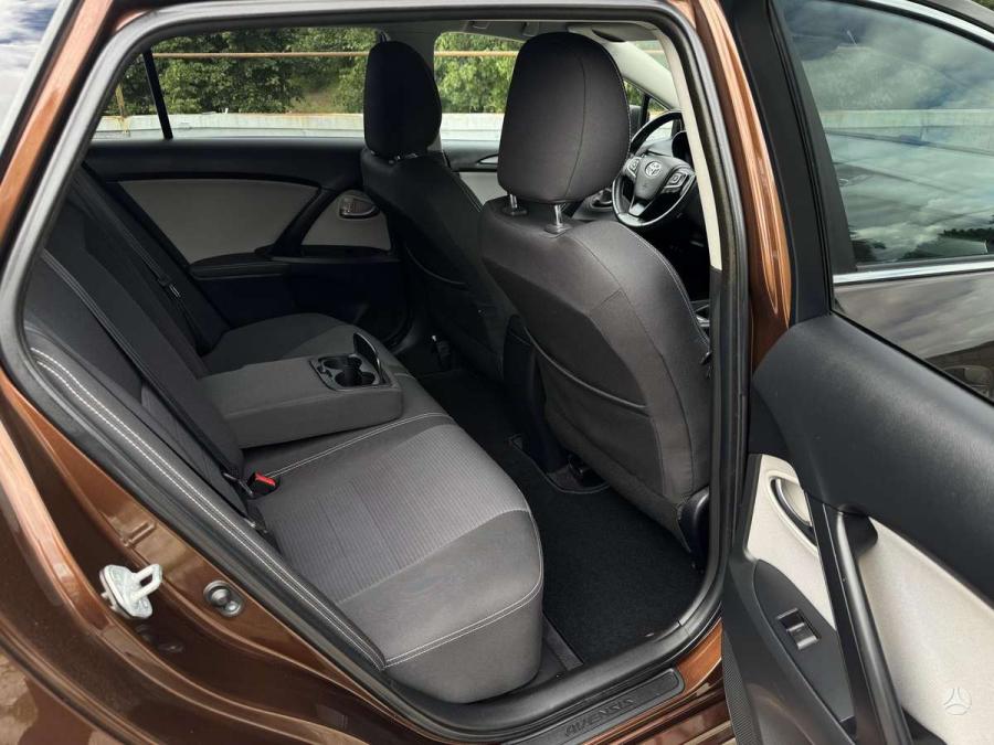 Brūns Toyota Avensis 2015 Viļņa, ar dzinēja tilpumu 2.00 L un nobraukumu 285 tūkst. km par 8500 €, foto 27 vietnē AUTOMOTO.COM.LV